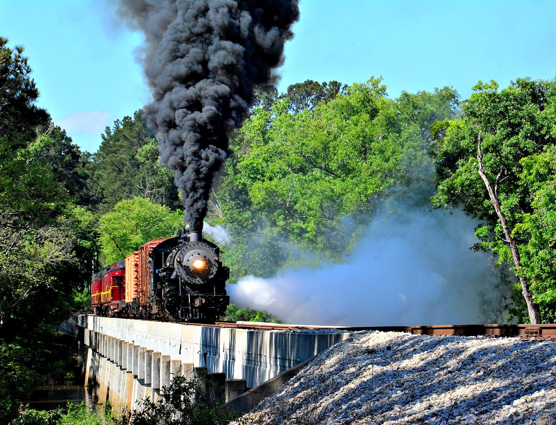 Palestine Texas, Where the Dogwoods Bloom - Texas Hotel and Lodging